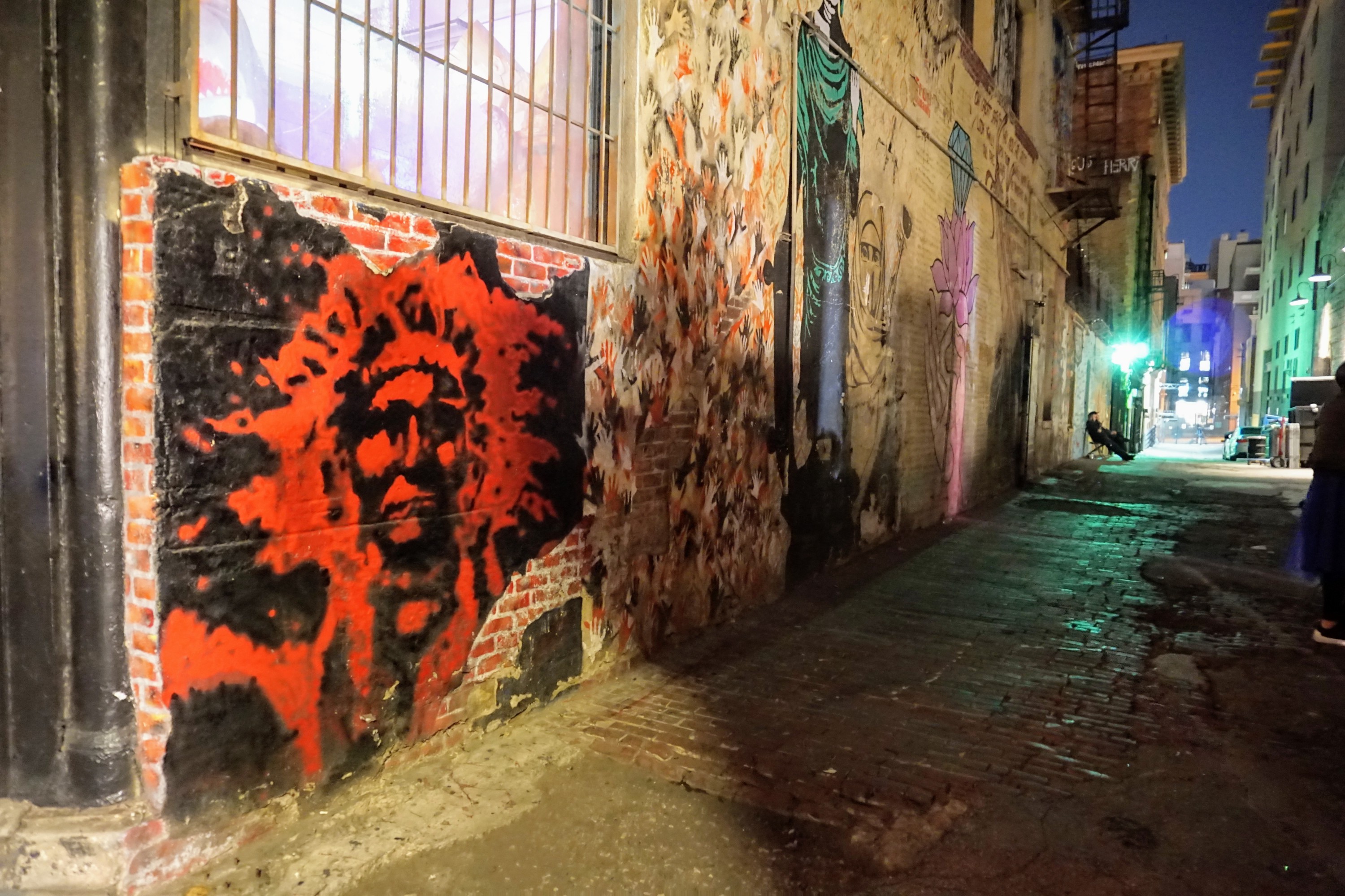 High Fashion in the Alley – a behind-the-scene look – E D G E